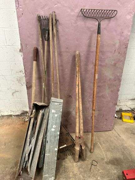 Long Handle Tools - Auction Ohio