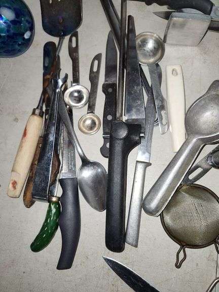 Assorted Kitchen Items - Auction Ohio