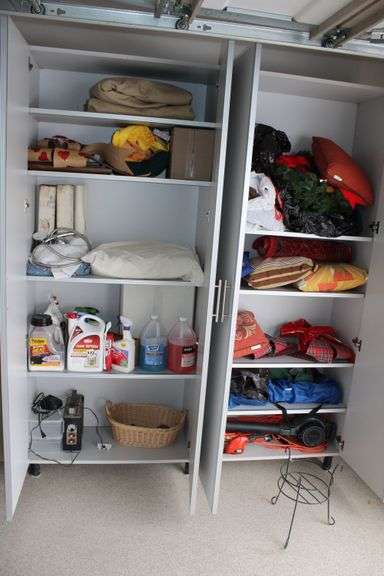 Cabinet Contents - Auction Ohio