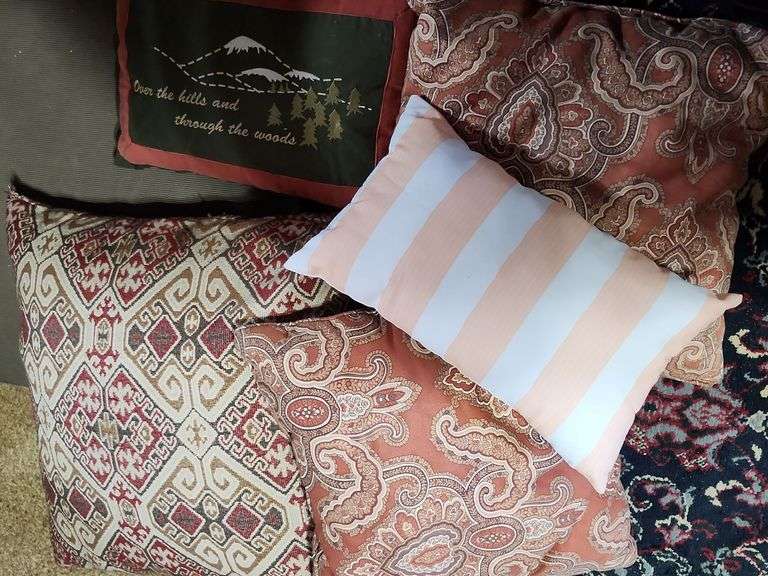 Assorted Decor Pillows - Auction Ohio