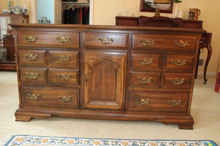 Colonial Buffet Cabinet - Auction Ohio