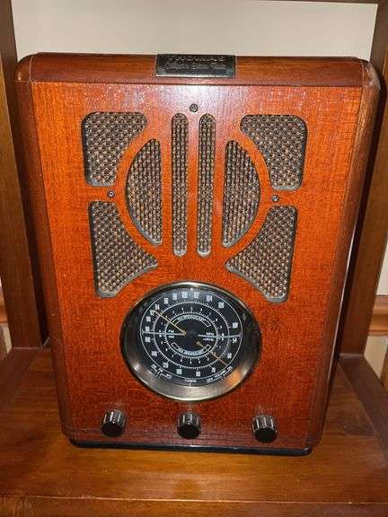 Vintage radio - Auction Ohio