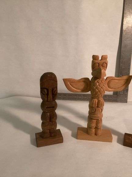 Miniature Wood Totem Poles - Auction Ohio
