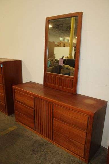 MCM Dresser & Mirror - Auction Ohio