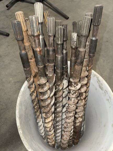 Bucket of concrete drill bits - Auction Ohio