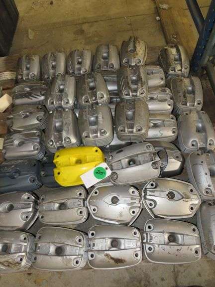 Various oilhead valve covers - Auction Ohio