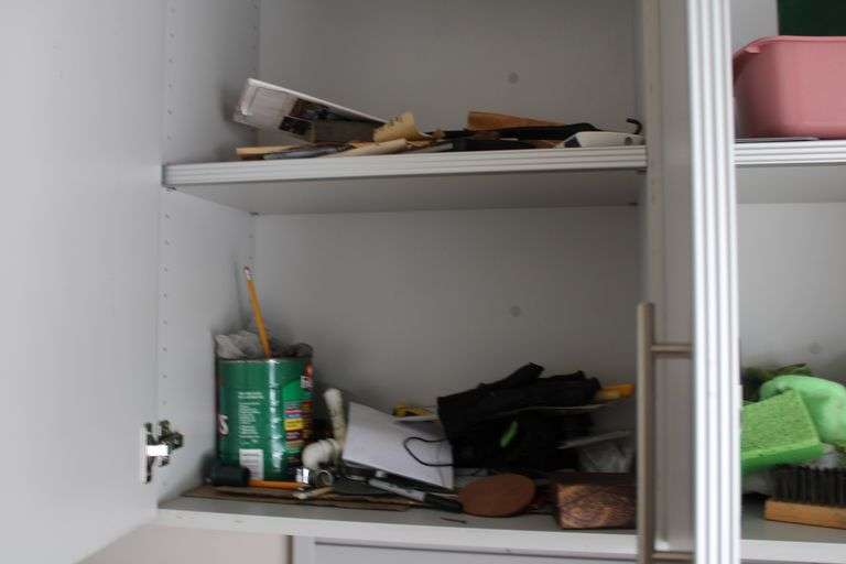 Cabinet Contents - Auction Ohio