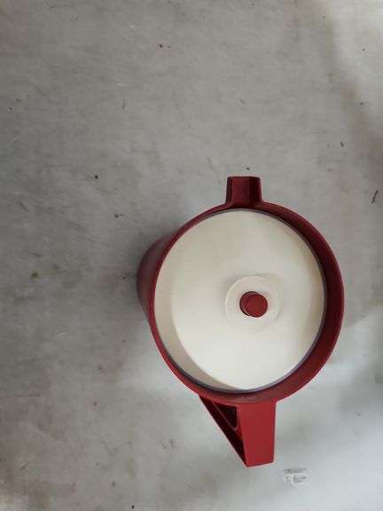 Tupperware Pitcher Gallon - Auction Ohio