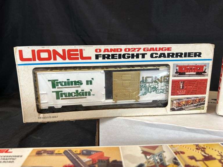 Lionel Box Cars - Auction Ohio