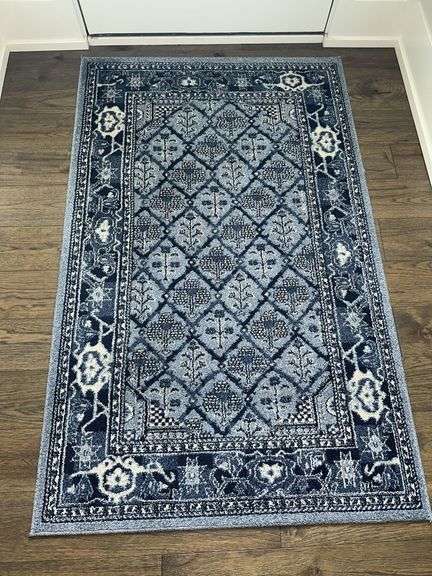 Contemporary area rug-3x5 - Auction Ohio
