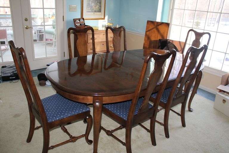 Queen Anne Dining Set - Auction Ohio
