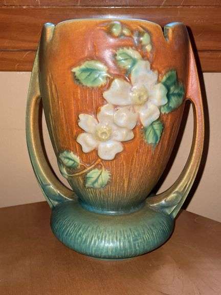 Roseville vase - Auction Ohio
