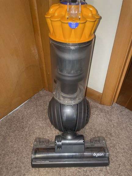 Dyson Vacuum - Auction Ohio