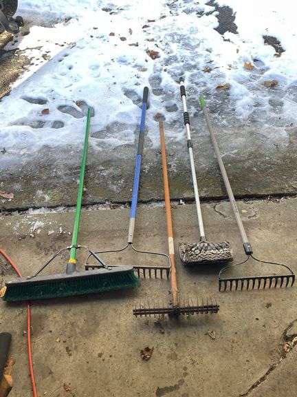 Long Handled Tools - Auction Ohio