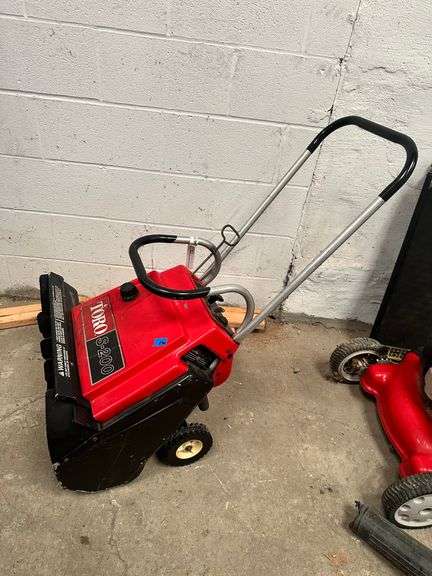Toro S-200 Snow Blower - Auction Ohio