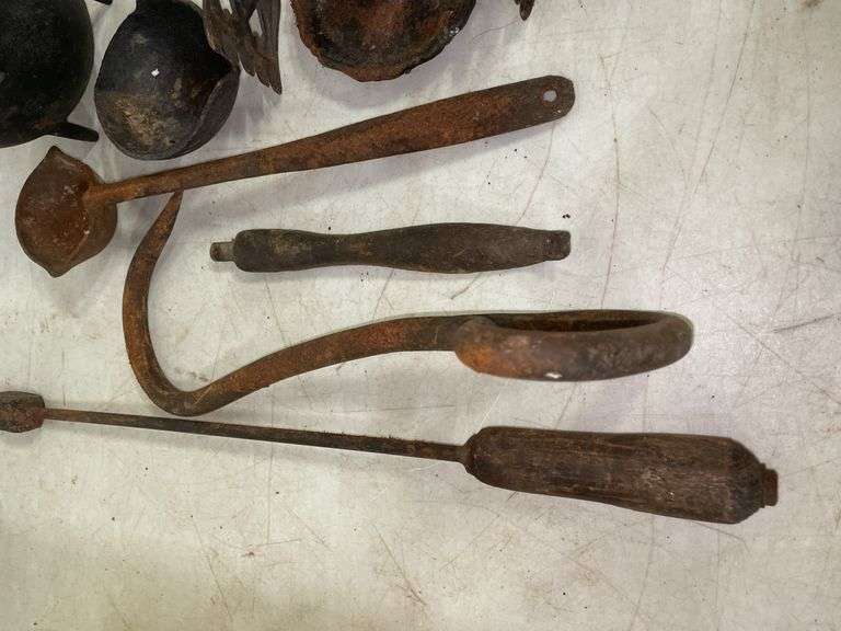 Cast iron collectibles - Auction Ohio