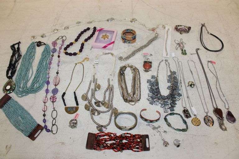 Costume Jewelry Collection - Auction Ohio