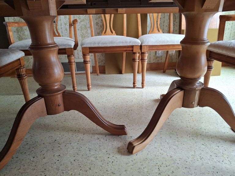 Dining Table - Auction Ohio