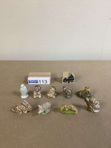 Lot of Wade Figures - Two Color Figures - Auction Ohio