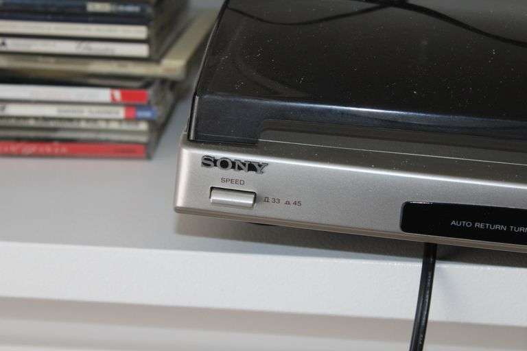 Sony Turntable & CDs - Auction Ohio