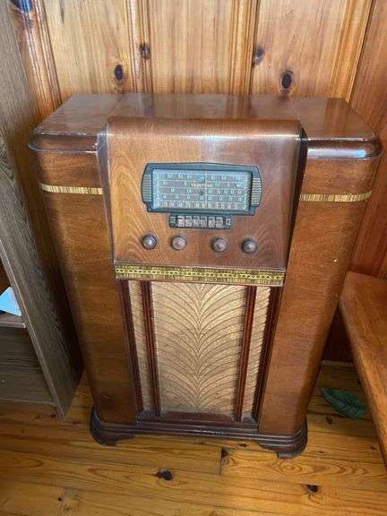Vintage radio - Auction Ohio