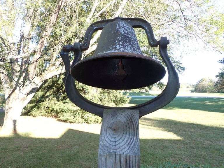 Large Cast Iron Farm Bell with Post Mount Yoke - Auction Ohio