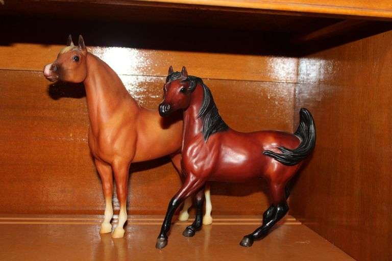 Breyer Bay Horse Pair - Auction Ohio