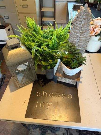 Choose Joy” Tabletop Decor Lot - Auction Ohio
