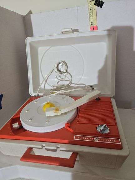 vintage General Electric portable record player - Auction Ohio
