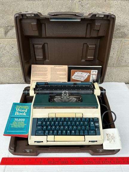Vintage Smith Corona Electric Executive Correction Typewriter - Auction ...