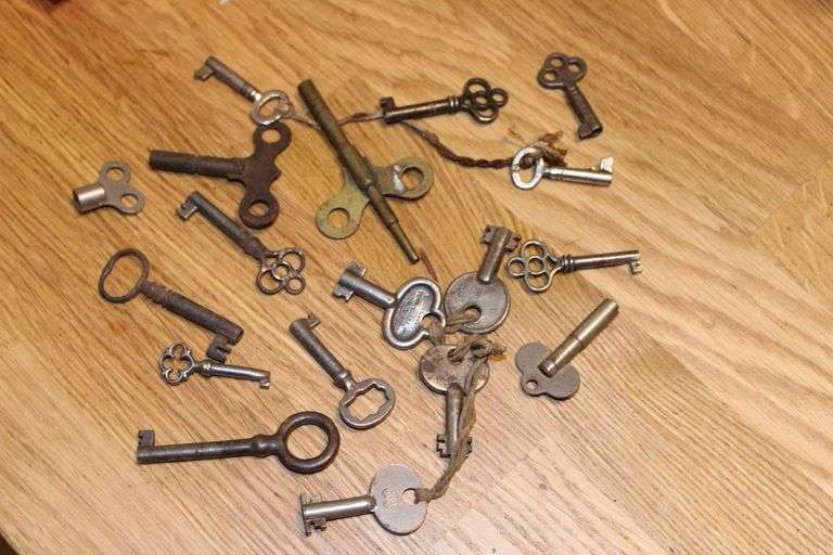 Vintage And Antique Metal Keys With Variety Of Designs And Sizes ...
