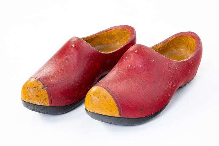 PAIR OF CARVED AND PAINTED CLOGS. - Auction Ohio