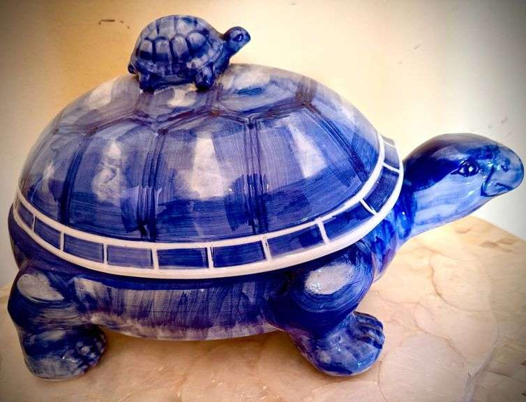 LARGE Blue and White Ceramic Turtle-Shaped Lidded Pot - Auction Ohio