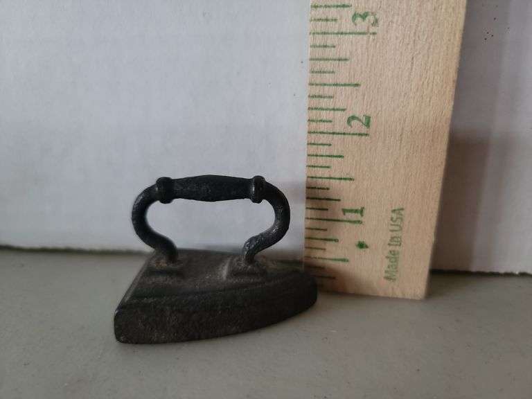 Small Cast Iron Sad Iron 2''X2''X1.5'' - Auction Ohio