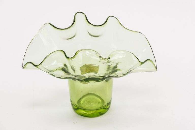 Vintage Blenko Green Ruffled Vase - Auction Ohio