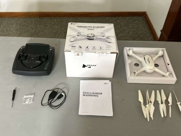 Hubsan FPV X4 Desire H502S Drone with Controller and Accessories ...