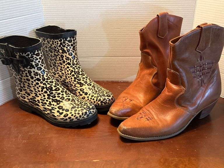 Pair of Boots - Auction Ohio