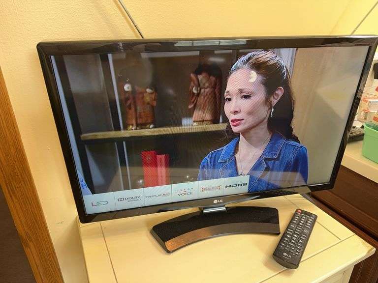 Small LG flatscreen TV - Auction Ohio