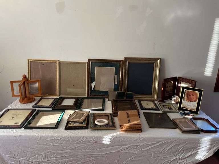 Photo Frames and Picture Holders in Various Styles - Auction Ohio