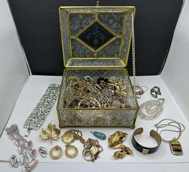 Gold, Sterling & Costume Jewelry Mid Century Glass, Toys, Advertising ...