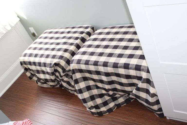 Plaid Ottomans - Auction Ohio