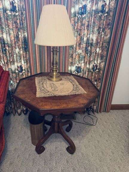 Parlor Table & Stiffel Lamp - Auction Ohio