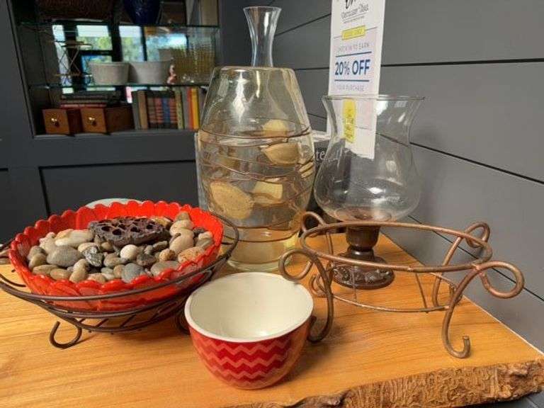 Decorative Homeware Lot Featuring Bowls and Stands - Auction Ohio