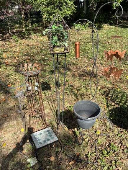 Outdoor Metal Garden Decor Items - Auction Ohio