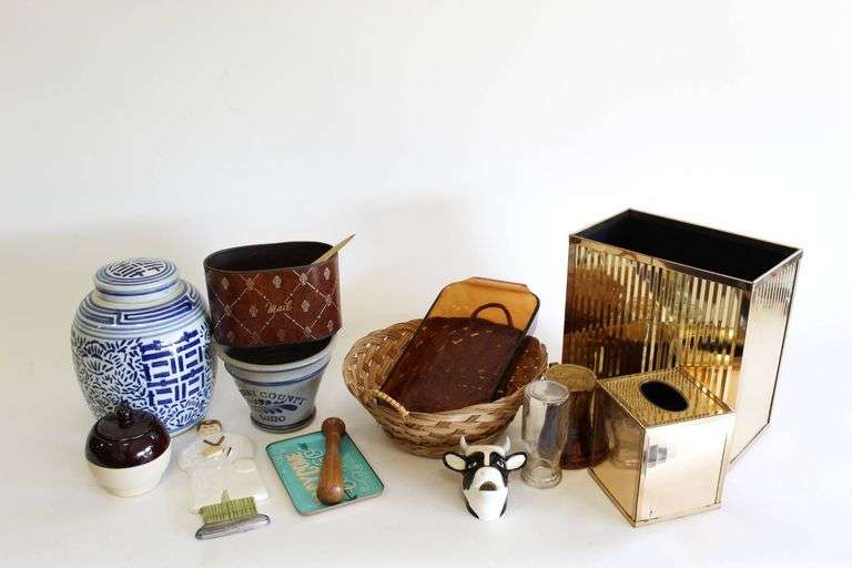 ASIAN URN AND DECORATIVE HOUSEHOLD ITEMS. - Auction Ohio