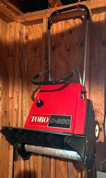 Toro S-200 Snow Blower - Auction Ohio