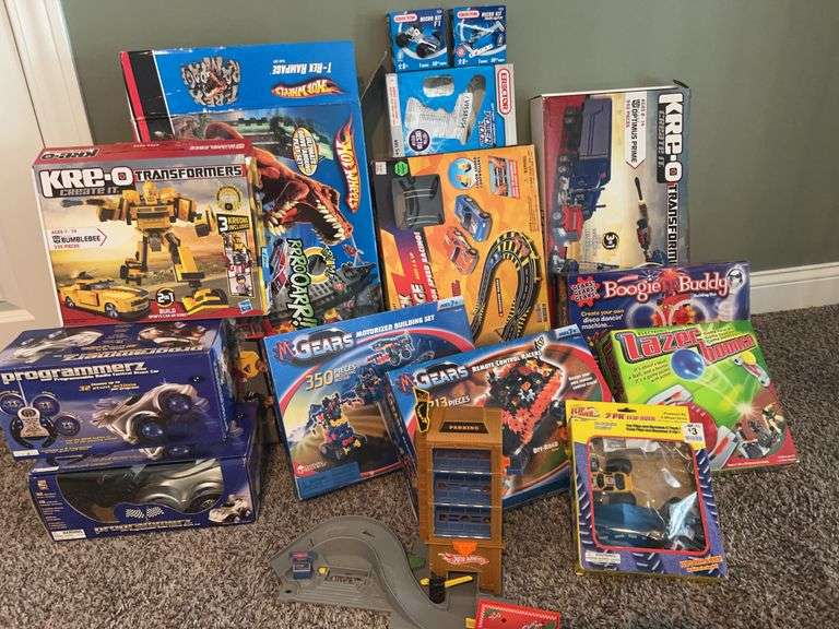 Vintage Toys Cars Hot Wheels Erector and more - Auction Ohio