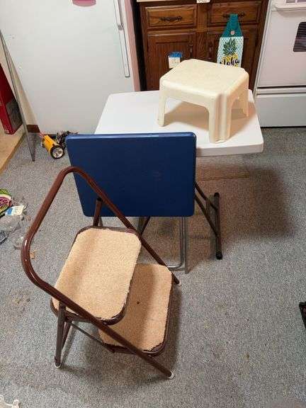 Small Plastic Tables - Auction Ohio