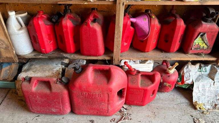Gas Cans - Auction Ohio
