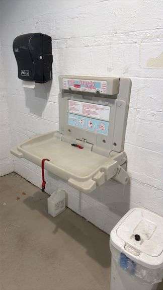 Sturdy Station Baby Changing Table - Auction Ohio
